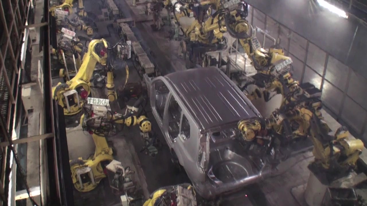 Take Note: Nissan's New Hatchback Begins Production
