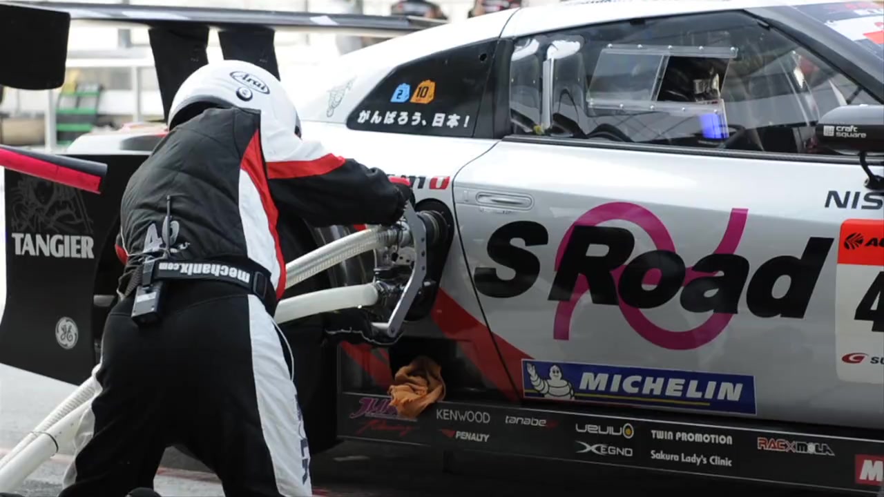 NISSAN GT-Rs Capture Top Two Spots in 2011 Championship